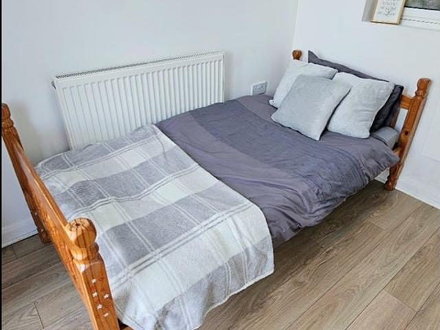 Room at Brown Street, Rainham