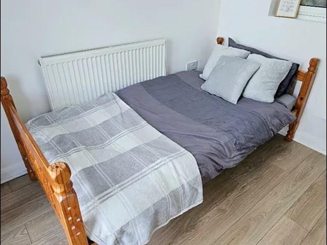 Room at Brown Street, Rainham