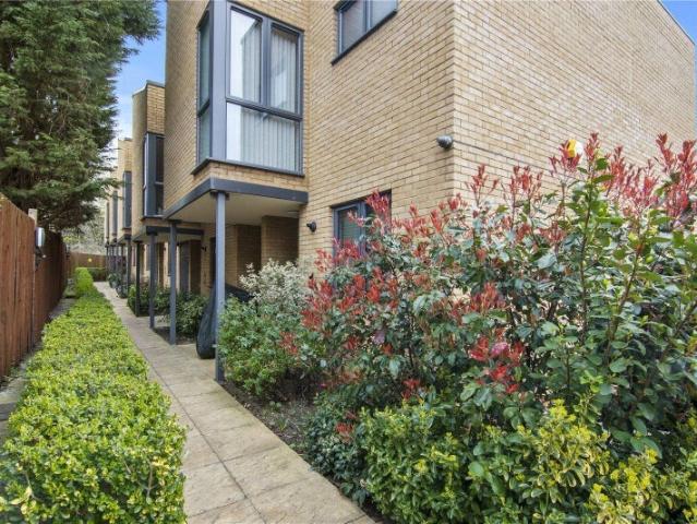 Room at Brownhill Road, Greater London