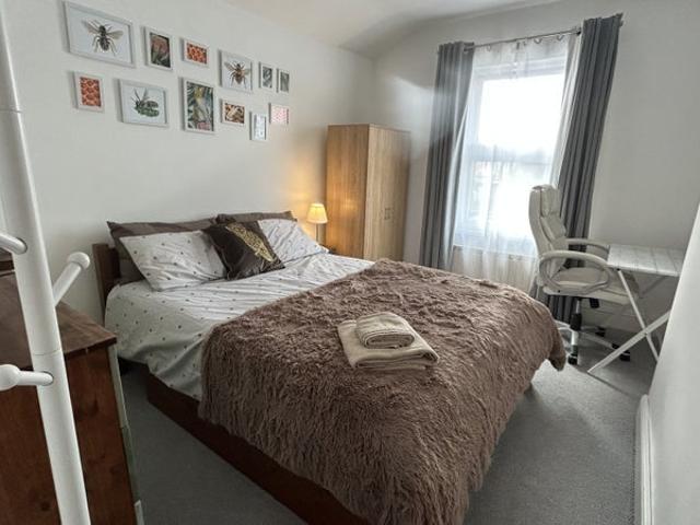 Room at Browning Road, Greater London