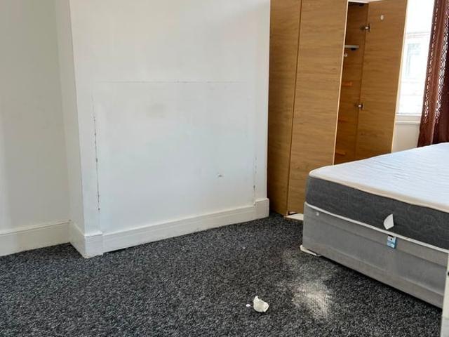 Room at Browning Road, Greater London