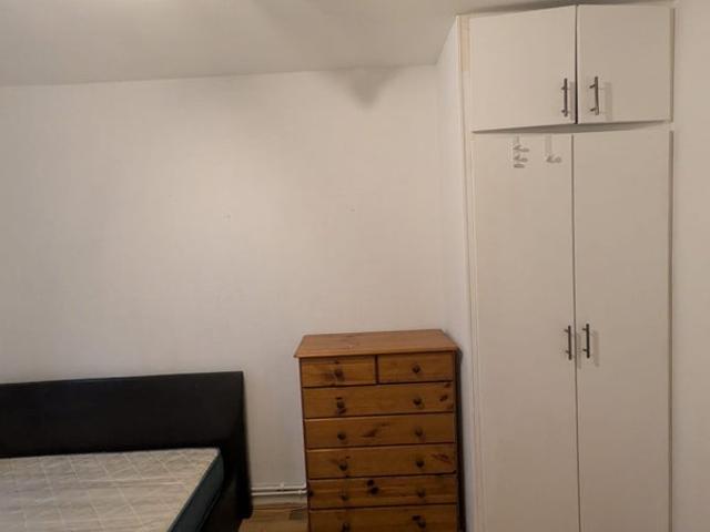 Room at Browning Street, Greater London