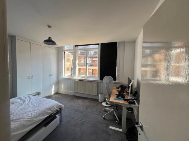 Room at Brune Street, Greater London