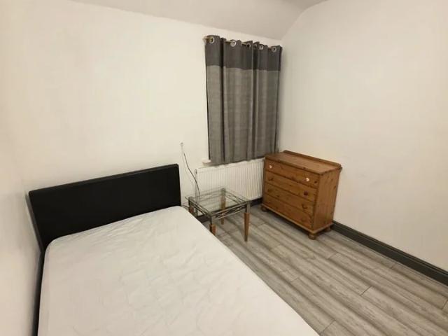 Room at Brunner Avenue, Shirebrook