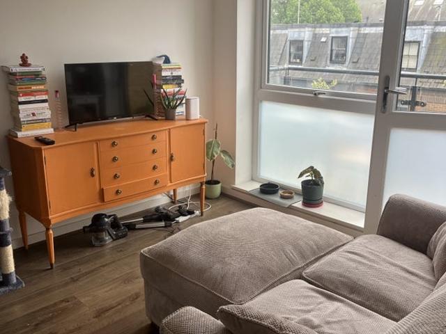 Room at Cudworth Street, Greater London
