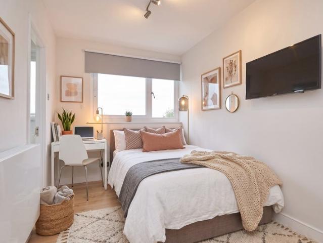 Room at Culvert Road, Greater London