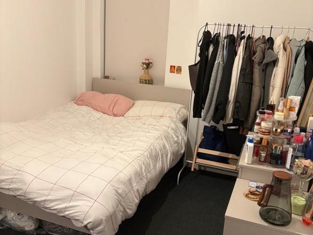 Room at Cumberland Street, Bristol