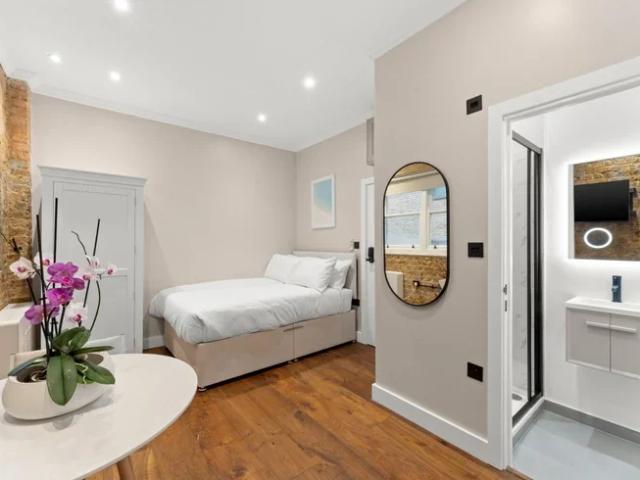 Room at Curtain Road, Greater London