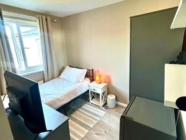 Room at Curtis Field Road, Greater London