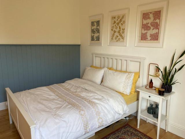 Room at Curzon Street, Nottingham