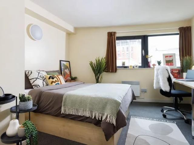 Room at Curzon Street, Nottingham