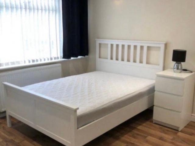 Room at Caburn Heights, Crawley