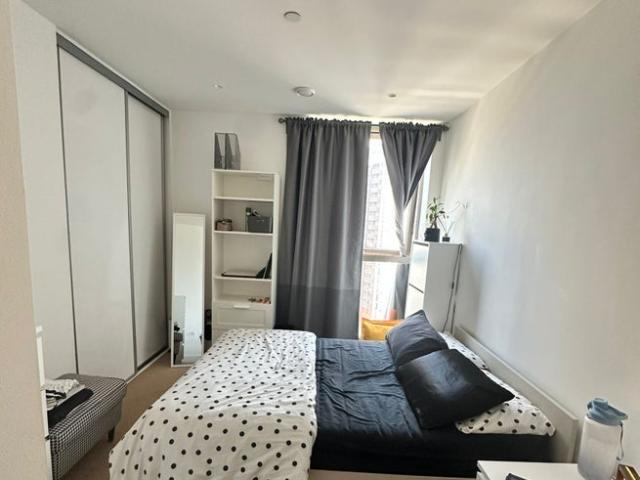 Room at Caithness Walk, Greater London
