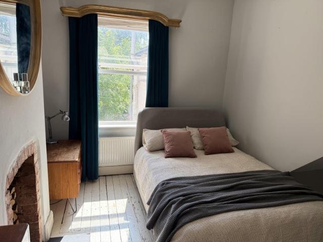 Room at Caldecott Street, Rugby