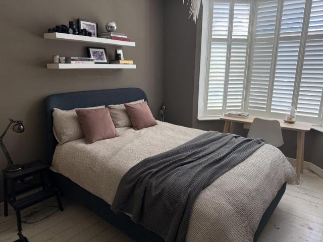 Room at Caldecott Street, Rugby