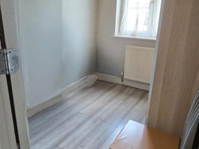 Room at Caledon Road, Greater London