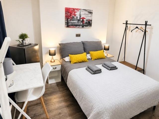 Room at Caledonian Road, Greater London