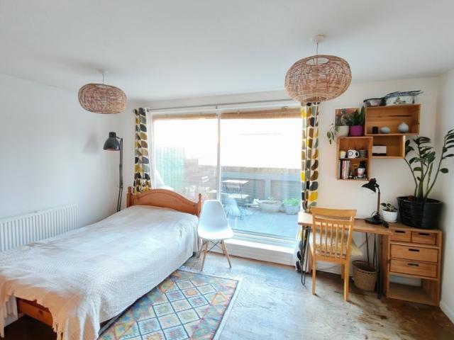 Room at Caledonian Road, Greater London
