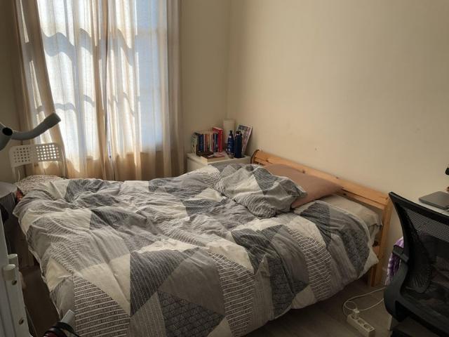 Room at Caledonian Road, Greater London