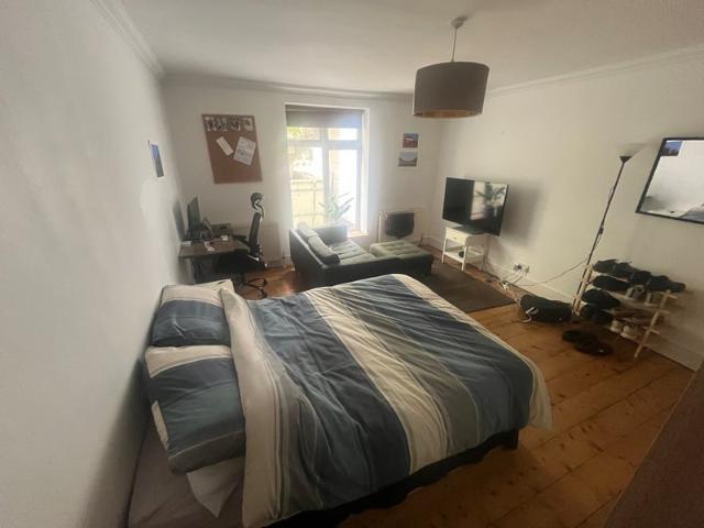 Room at Caledonian Road, Greater London
