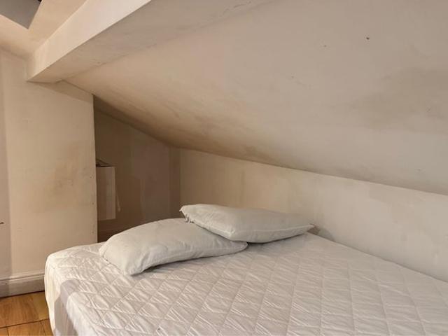 Room at Caledonian Road, Greater London