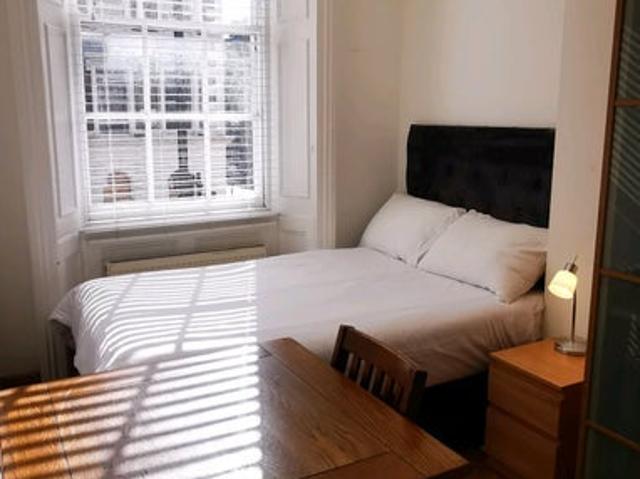 Room at Calthorpe Street, Greater London
