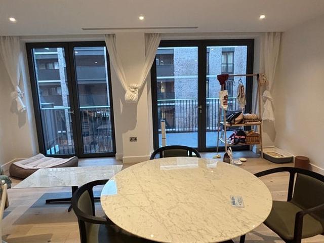 Room at Calthorpe Street, Greater London