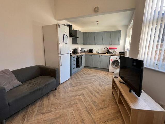 Room at Calton Avenue, Liverpool