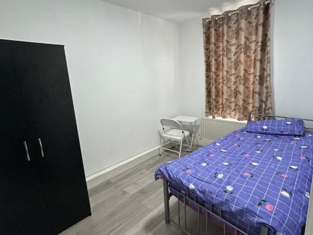 Room at Calverton Road, Greater London