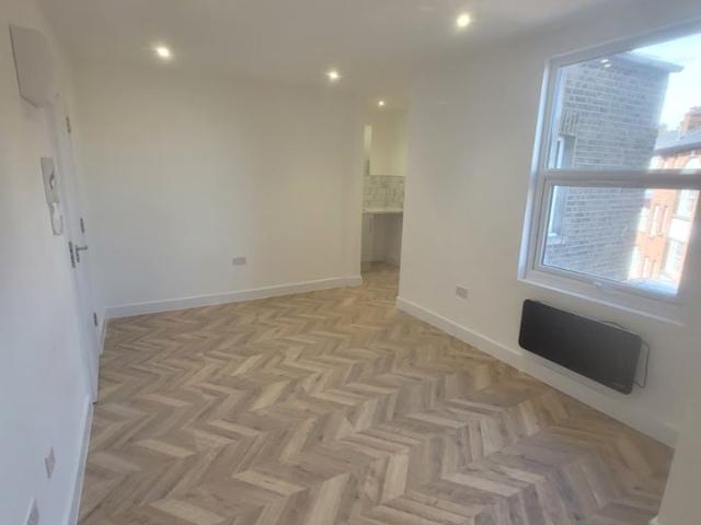 Room at Camberwell Church Street, Greater London