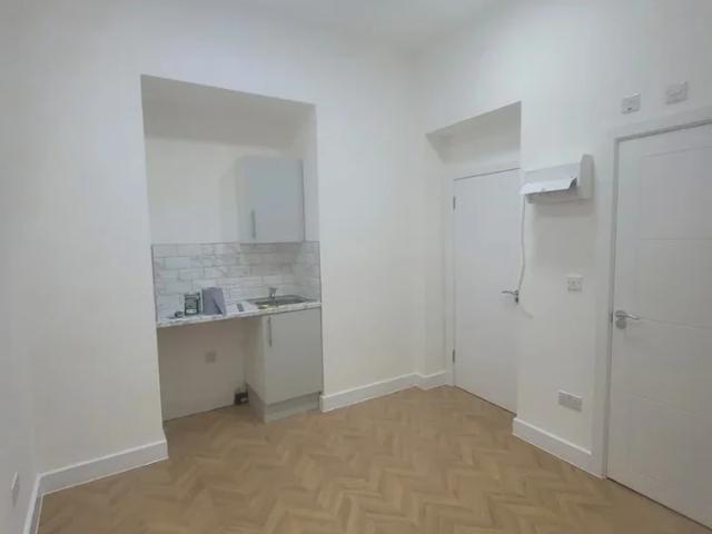Room at Camberwell Church Street, Greater London
