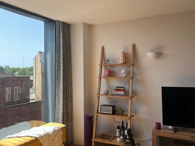 Room at Camberwell New Road, Greater London