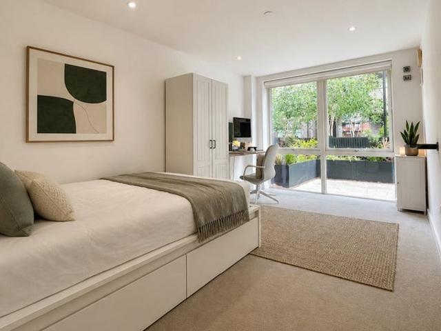 Room at Camberwell Road, Greater London