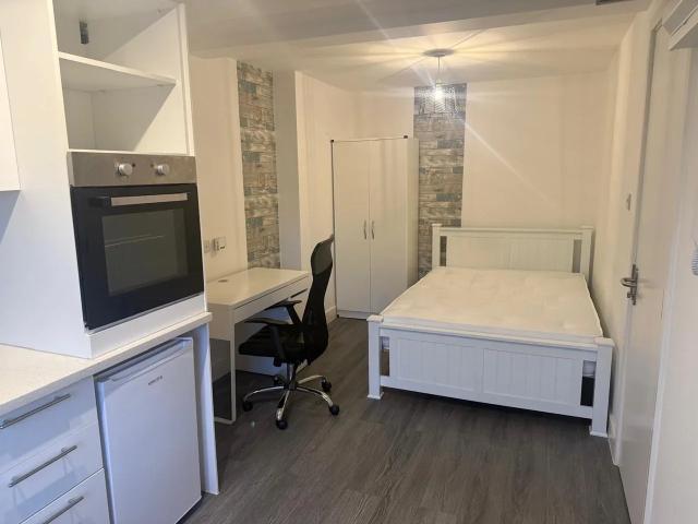 Room at Camberwell Road, Greater London
