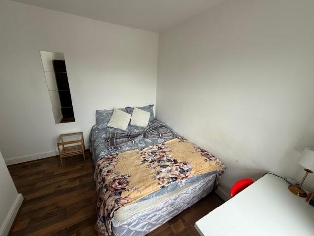 Room at Camberwell Road, Greater London