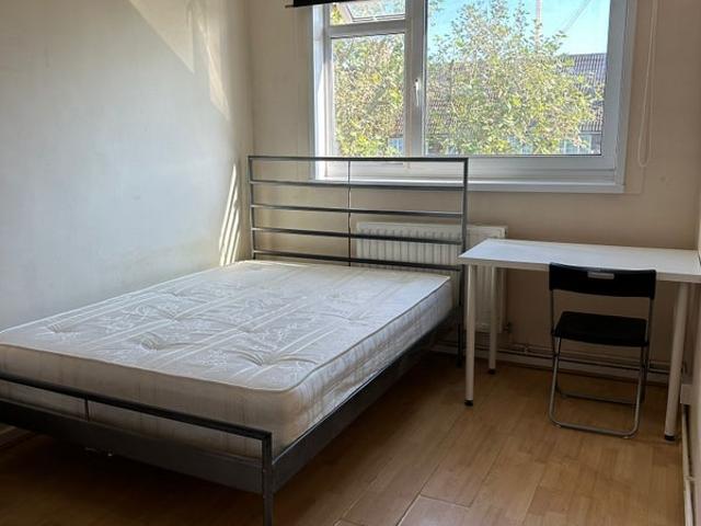 Room at Camberwell Road, Greater London