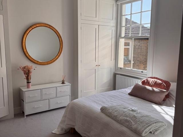 Room at Cambray Road, Greater London