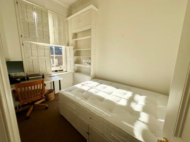 Room at Cambridge Terrace Mews, Greater London