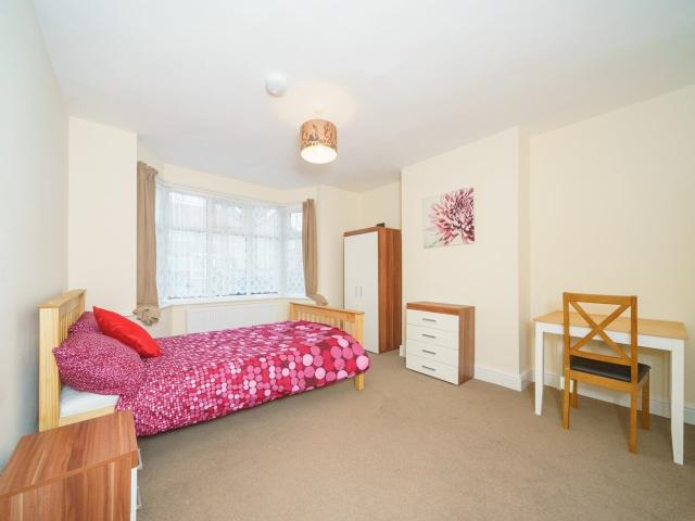 Room at Cambridge Avenue, Greater London