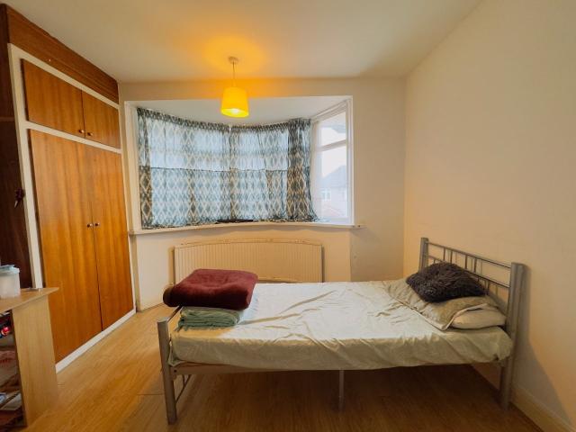 Room at Cambridge Close, Greater London