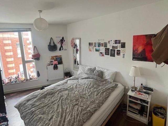 Room at Cambridge Crescent, Greater London