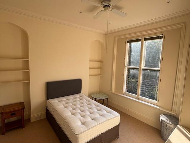 Apartment at Cambridge Grove, Greater London