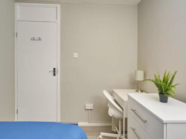 Room at Cambridge Heath Road, Greater London