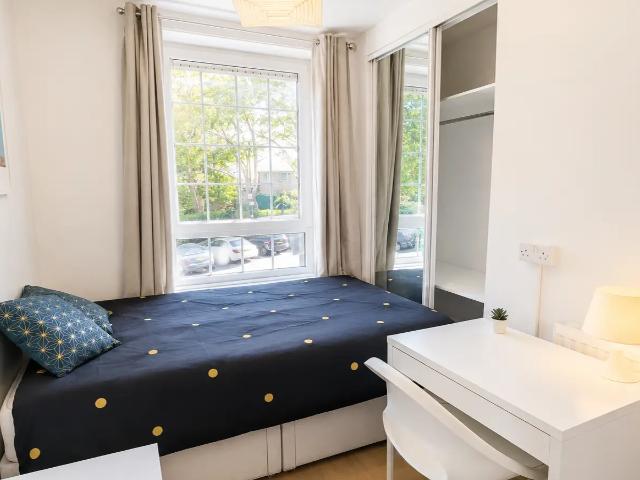 Room at Cambridge Heath Road, Greater London