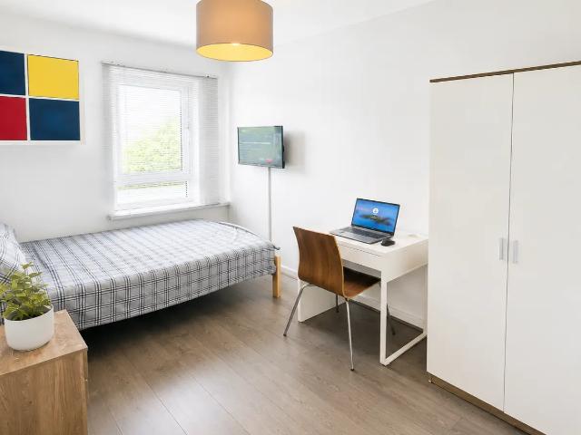 Room at Cambridge Heath Road, Greater London