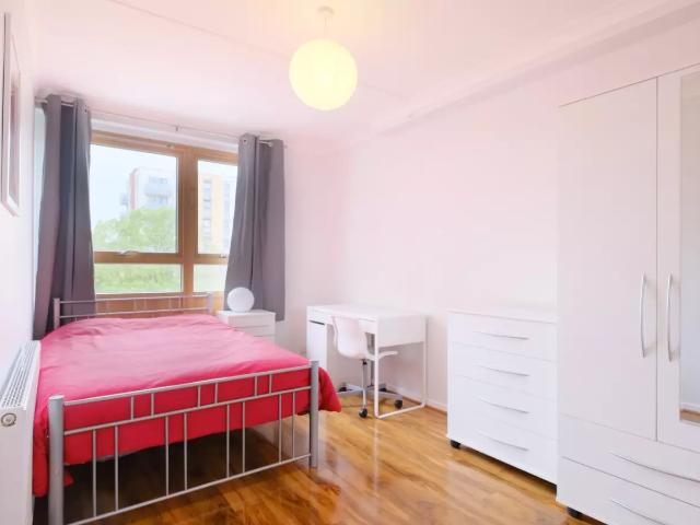 Room at Cambridge Heath Road, Greater London