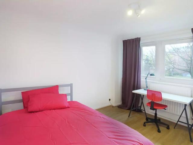 Room at Cambridge Heath Road, Greater London