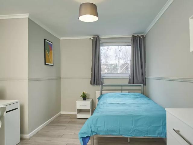 Room at Cambridge Heath Road, Greater London
