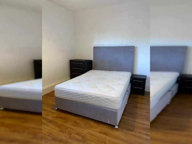Room at Cambridge Heath Road, Greater London