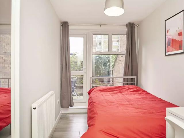 Room at Cambridge Heath Road, Greater London